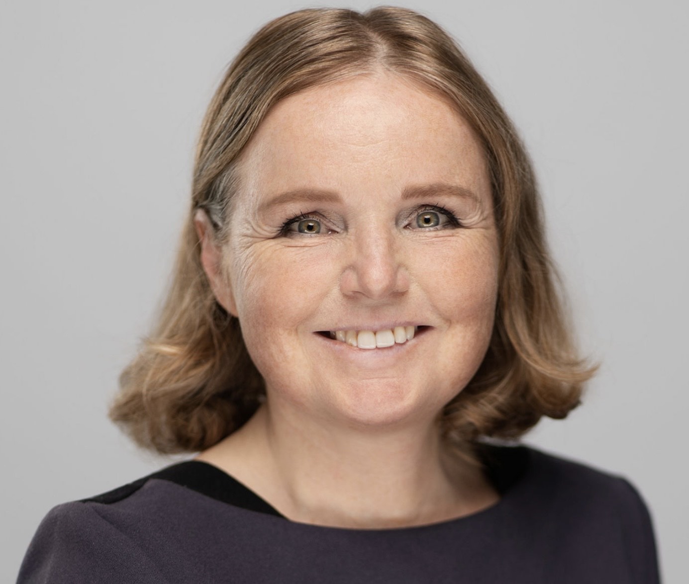 Anja Louise Rasmussen - Foredrag om bogen "Frem i lyset". Book nu